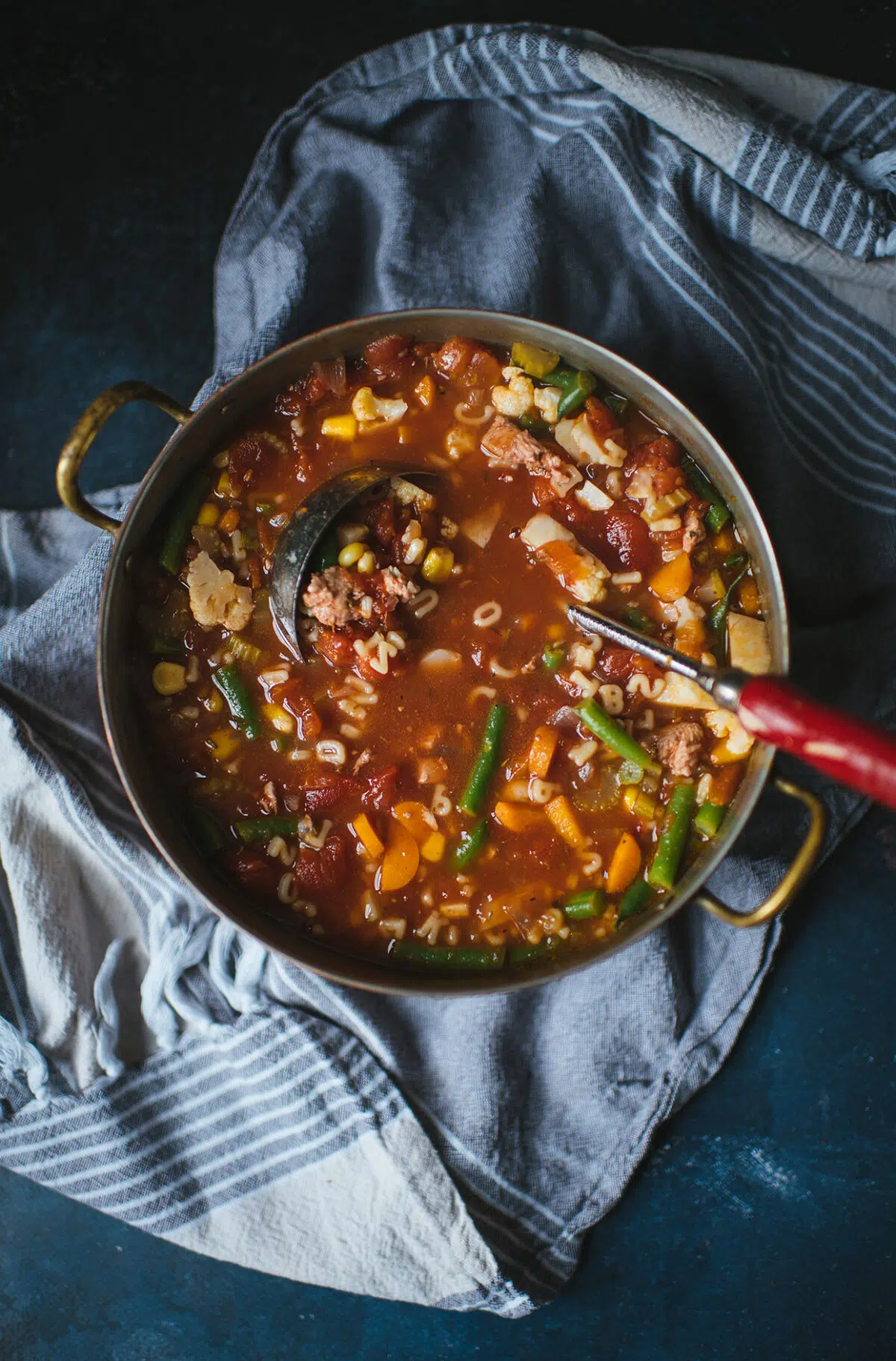 Soupe alphabet au poulet et au vin rouge - Le Coup de Grâce